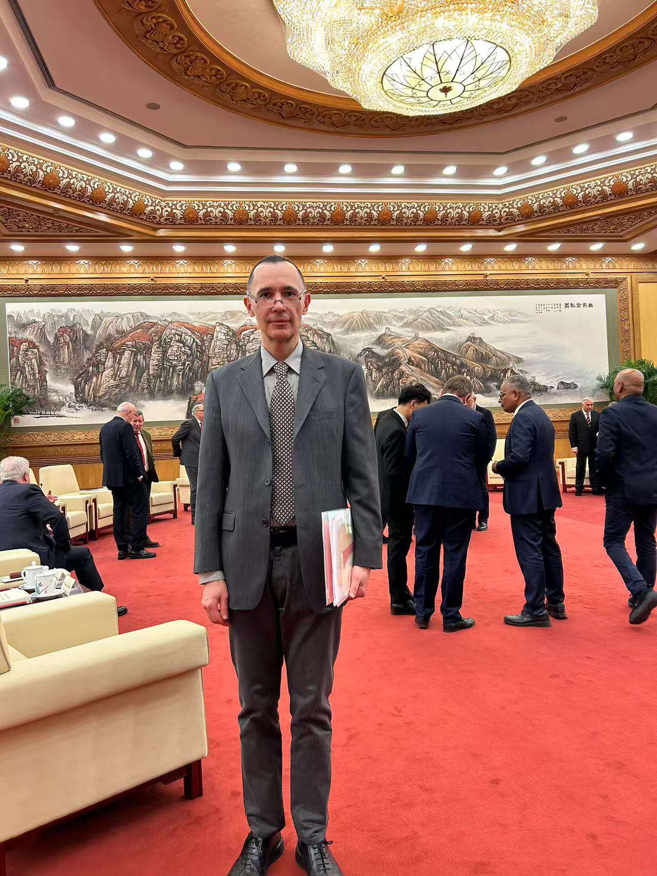 我院Cedomir Petrovic院士应邀参加国务院外国专家新春座谈会_上海前瞻物质科学研究院